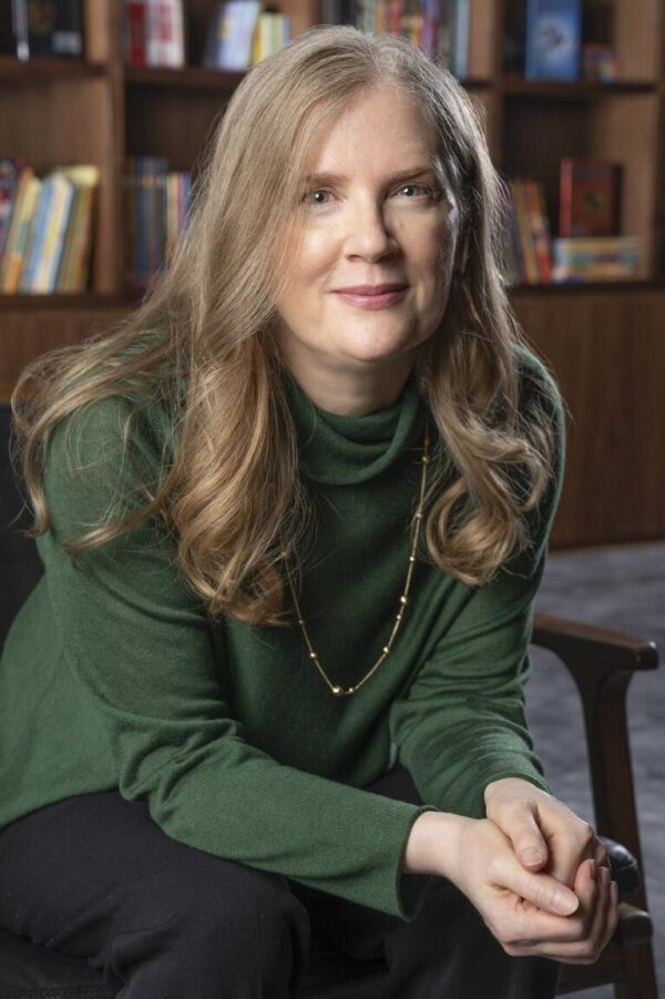 Ontdek de BIOGRAFIE van SUZANNE COLLINS - Schrijfster van de Hongerspelen